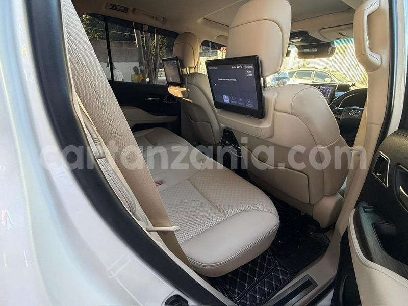 Buy used toyota land cruiser white car in dar es salaam in dar es ...