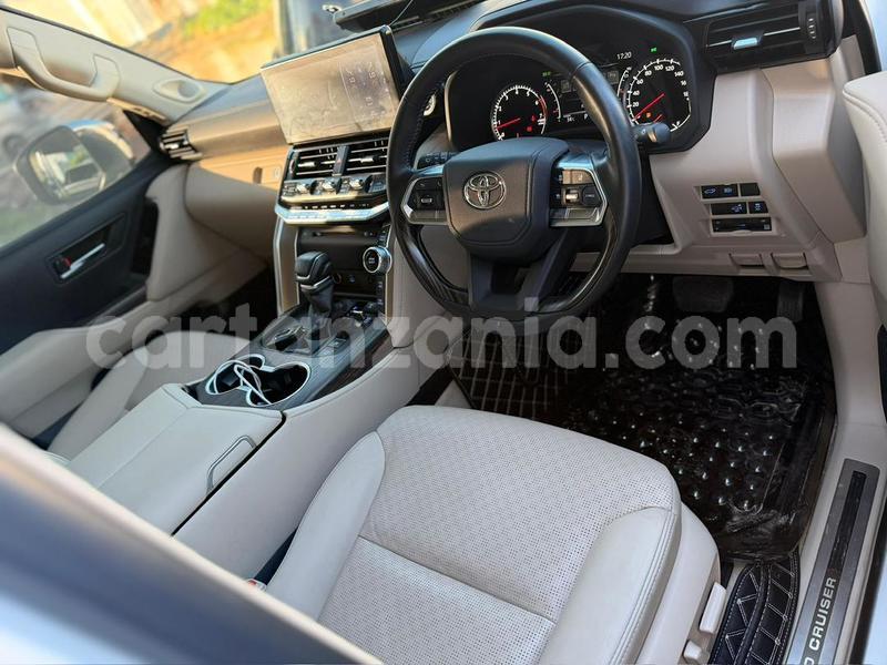 Buy used toyota land cruiser white car in dar es salaam in dar es ...